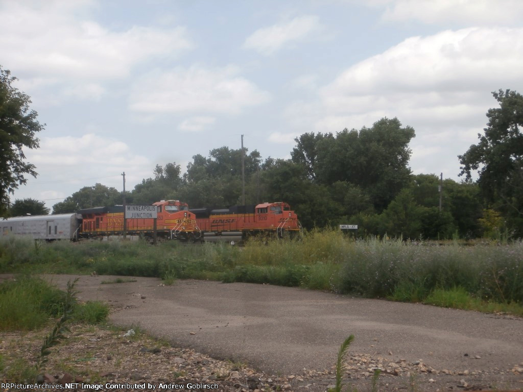 BNSF 9310 moves back behind 5940